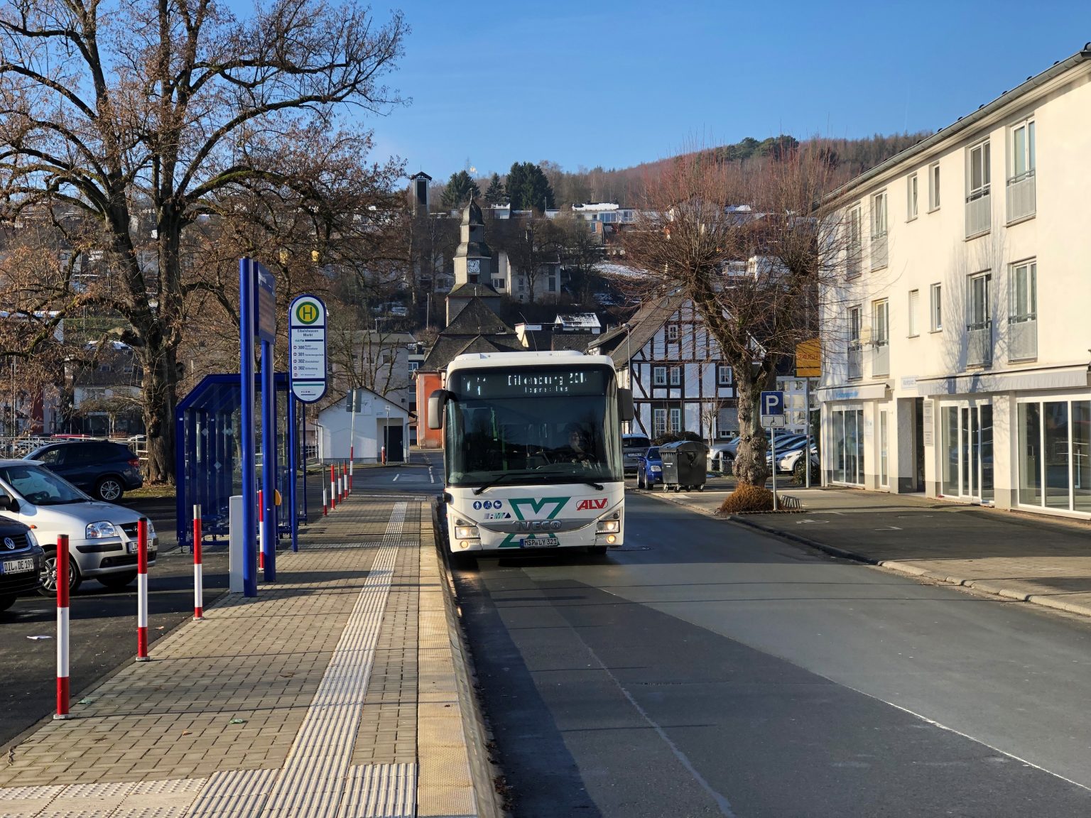 Expressbus X41 hält nun auch in Simmersbach: Stündlich nach Dillenburg ...